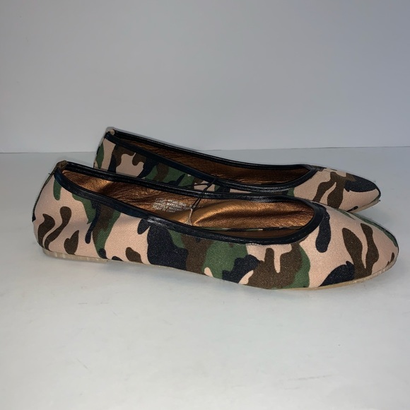 Charles Albert | Shoes | Charles Albert Camouflage Ballet Flats Nwot 75 ...